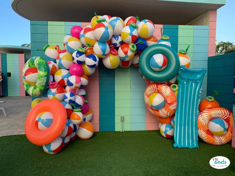 Top Tips for Stunning Poolside Balloon Decor | YTEevents